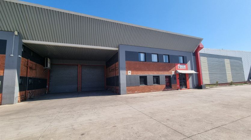 ± 642 m² Mini Factory Located in Cornubia