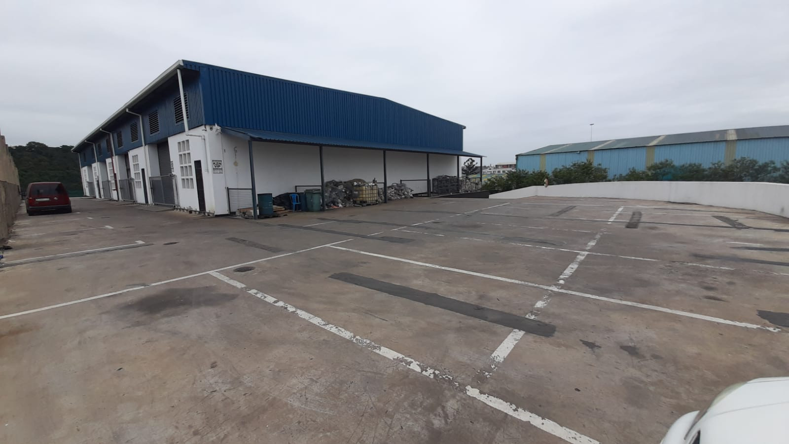 ± 3 500 m² Industrial Property with Triple Volume Warehouse/Factories