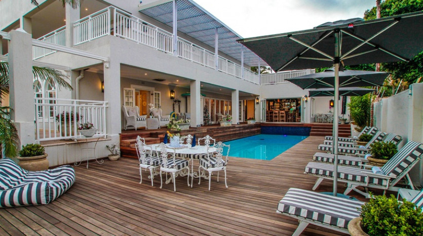 9 Bedroom Mansion with 5-Star Rating