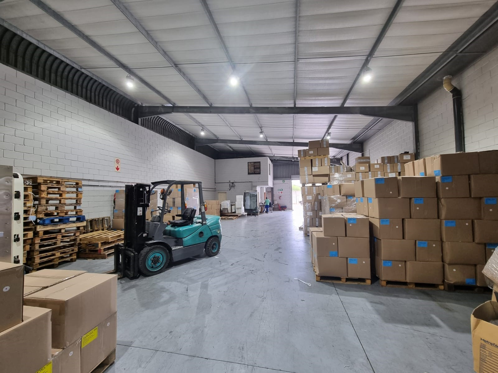 Mini-Industrial Unit in Secure Park