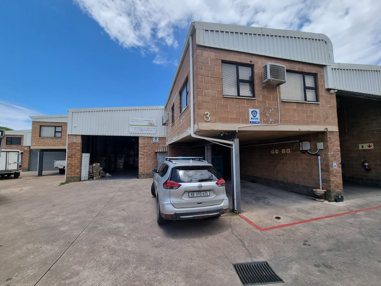 Mini-Industrial Unit in Secure Park