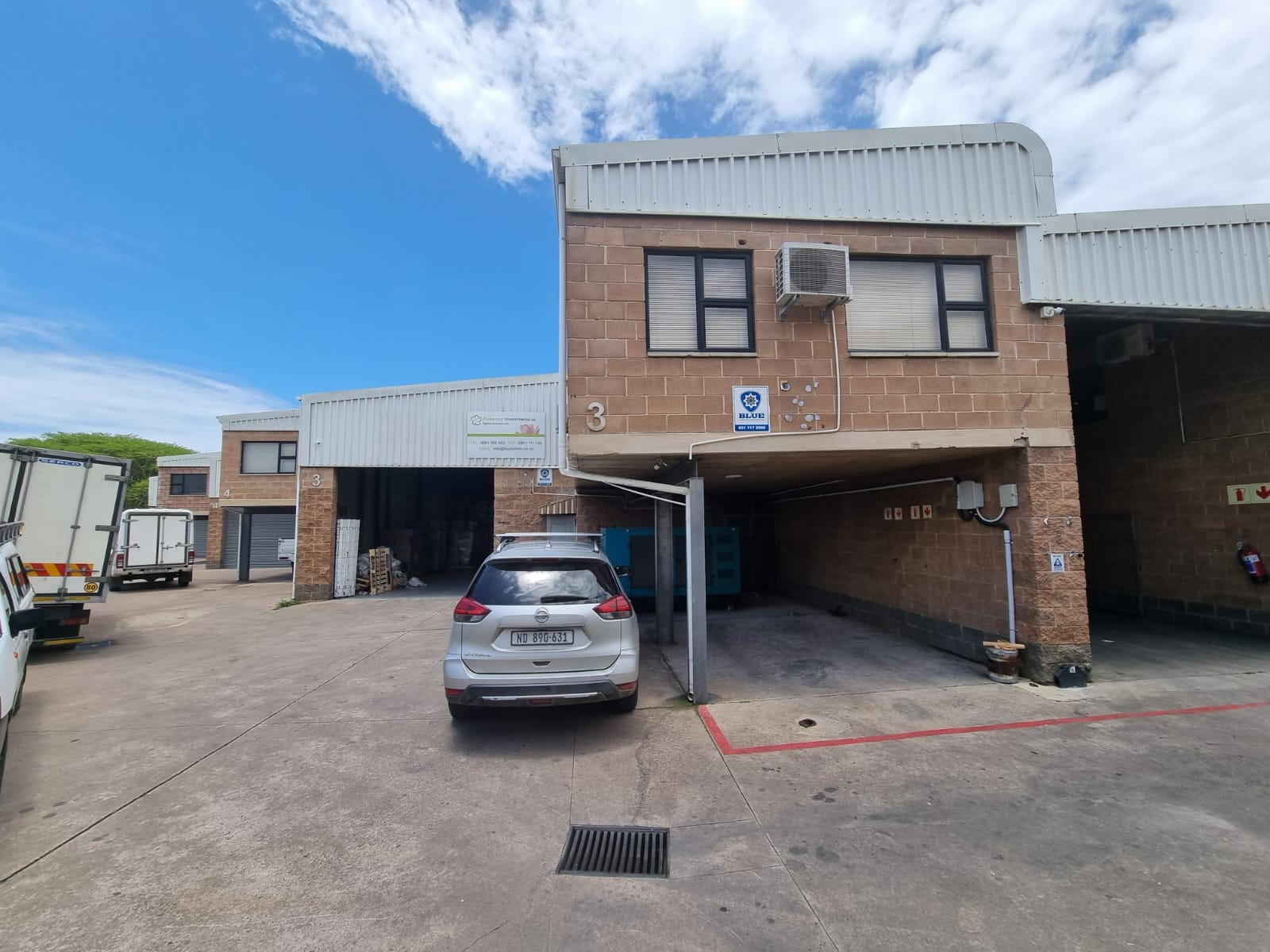 Mini-Industrial Unit in Secure Park