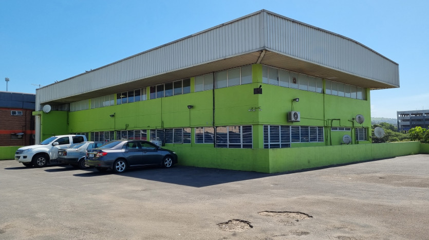 ± 1000 m² Commercial Property in Verulam CBD